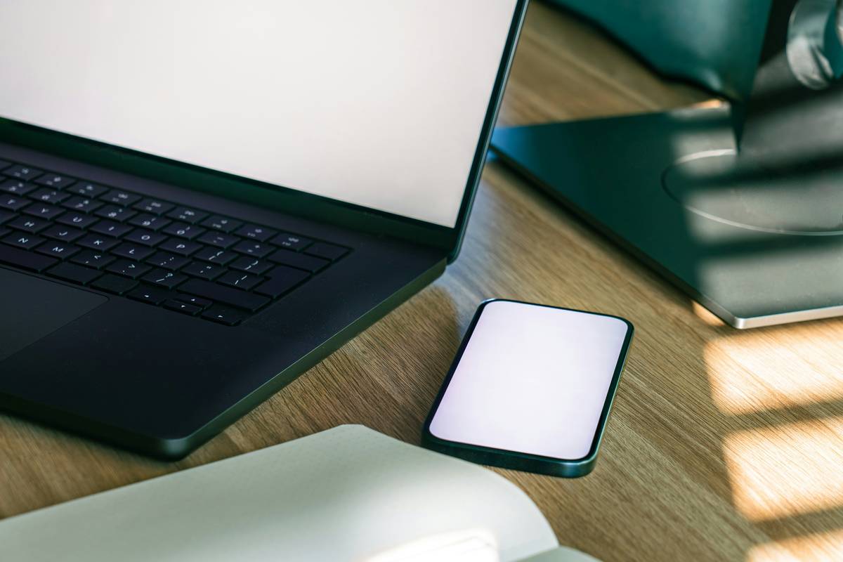 Smart Office Furniture: How to Revolutionize Your Workspace with Tech ...